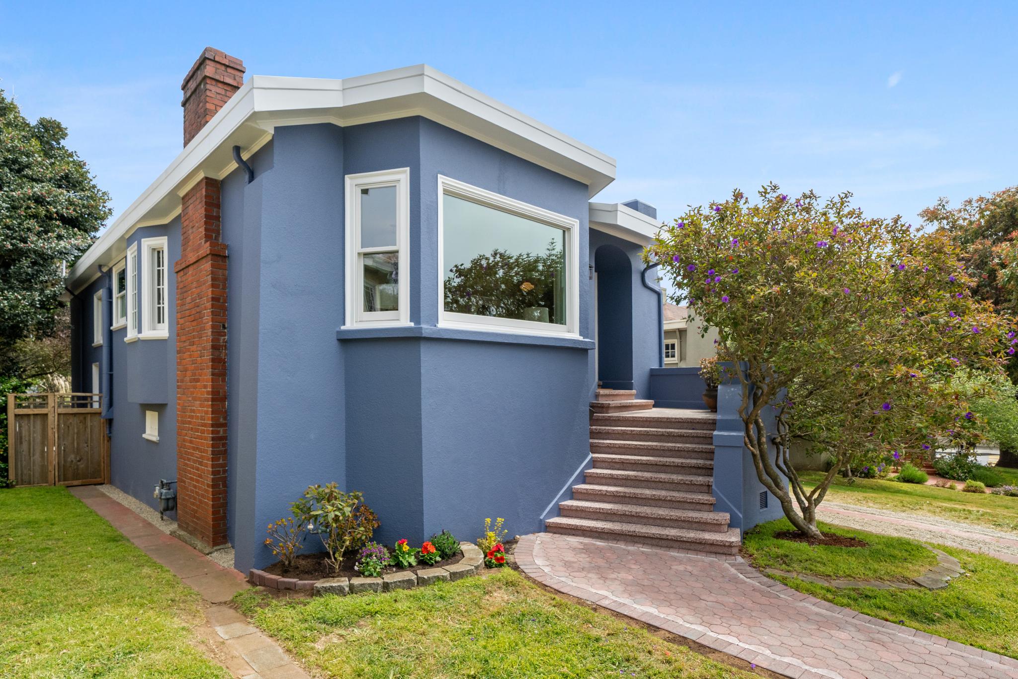 10 Hazelwood Avenue presented by Mary Macpherson