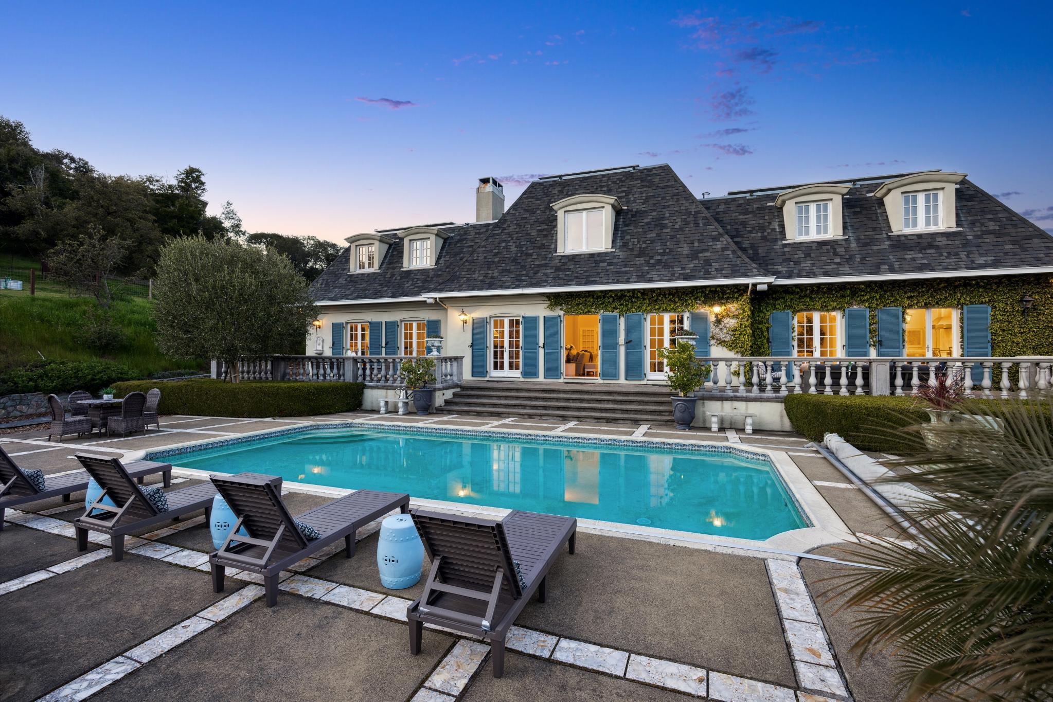 107 Truman Drive presented by Jennifer Bowes