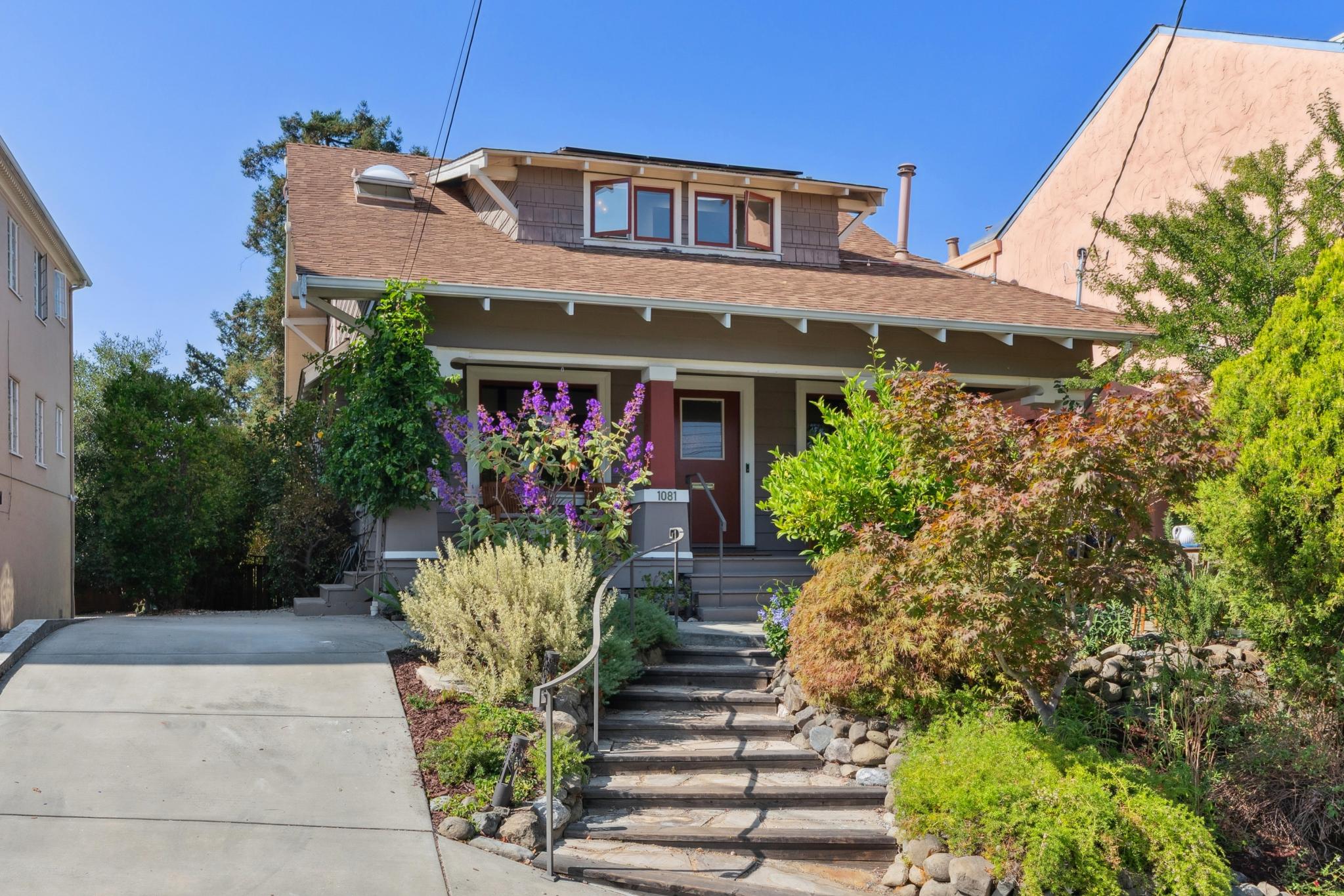 1081 Warfield Avenue presented by Brett Weinstein
