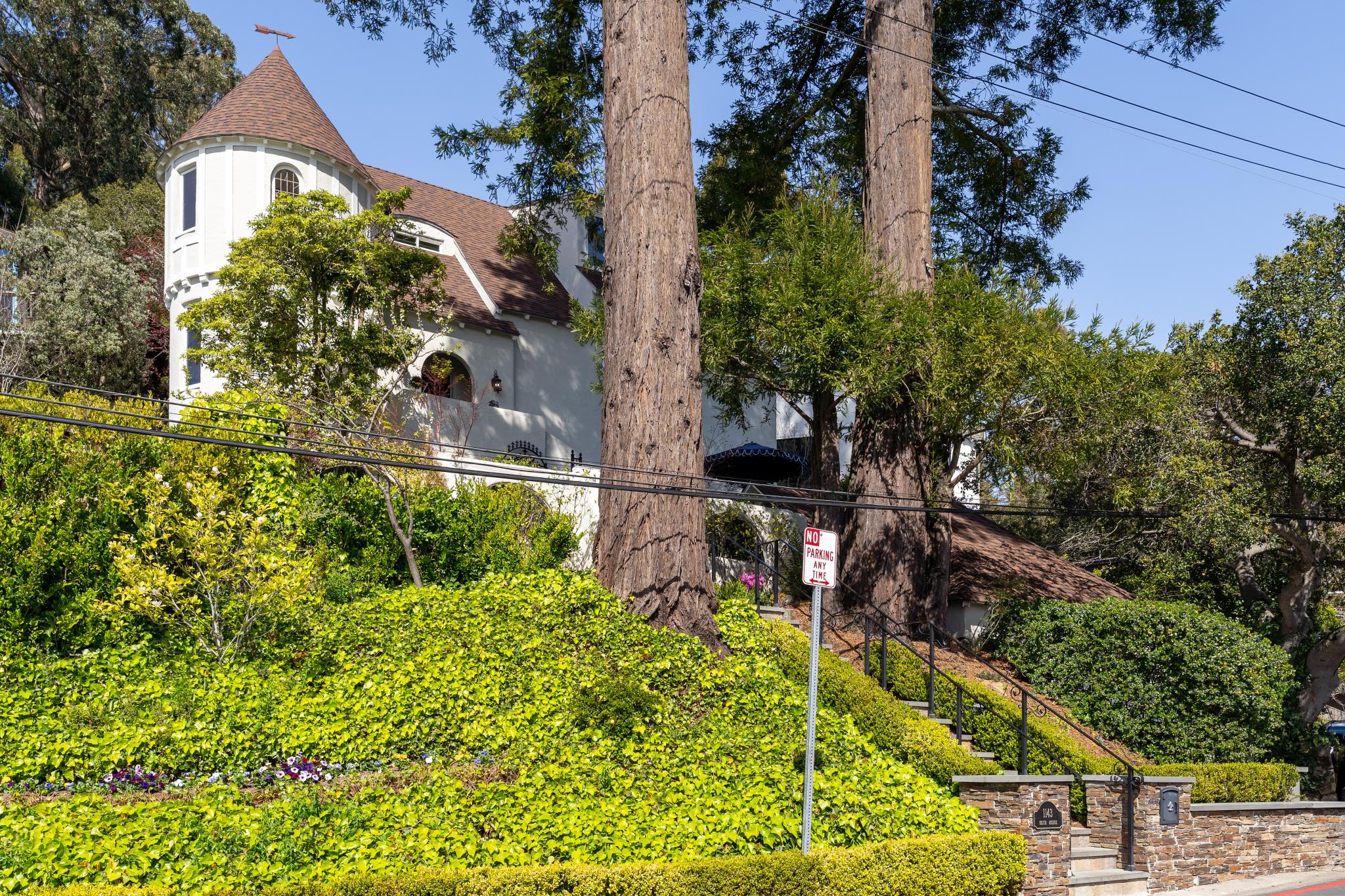 1143 Keith Avenue presented by Hope Broderick and Kara Thacker