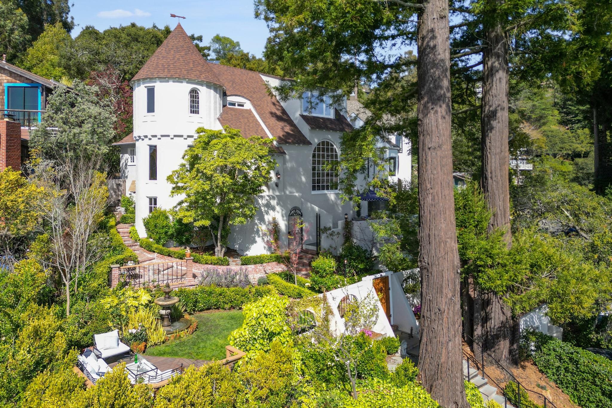 1143 Keith Avenue presented by Hope Broderick and Kara Thacker