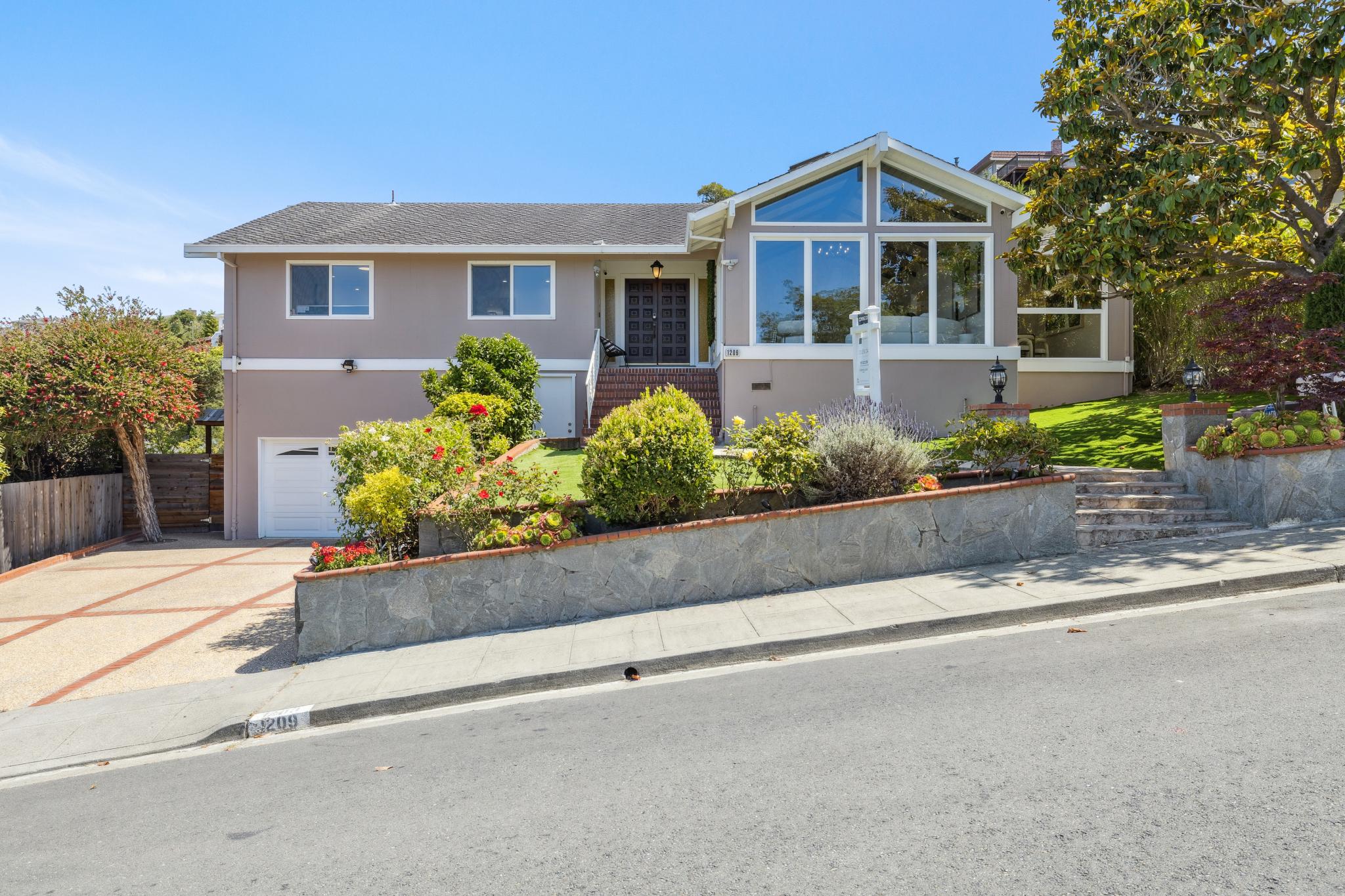 1209 Lake Street presented by Disen Cai