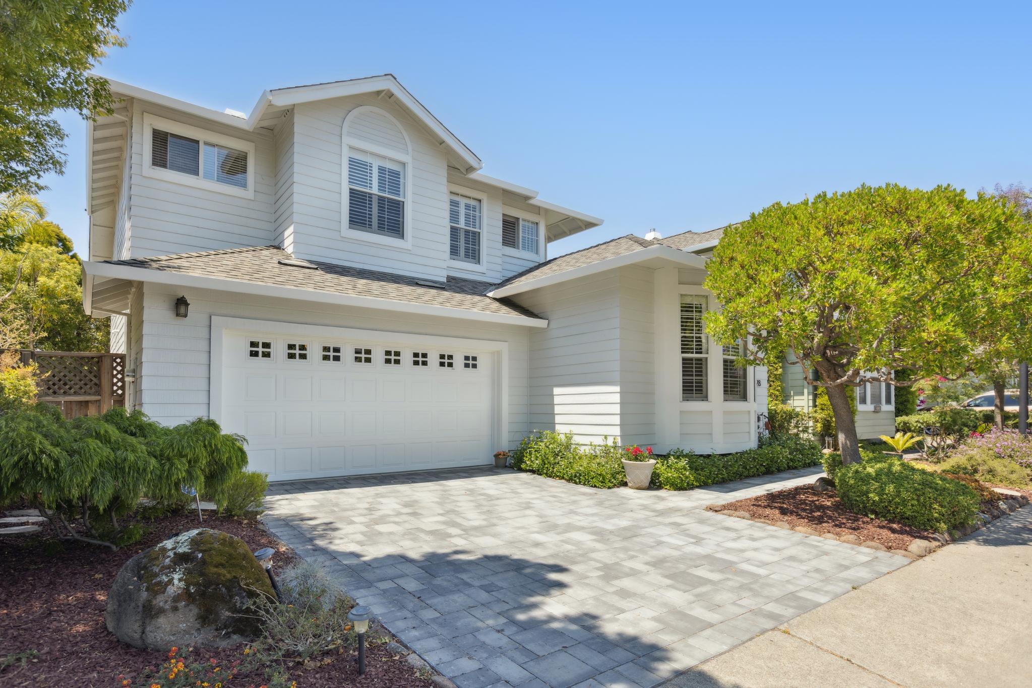 128 Baypoint Drive presented by Karen Robertson Strain and Yoko Kasai