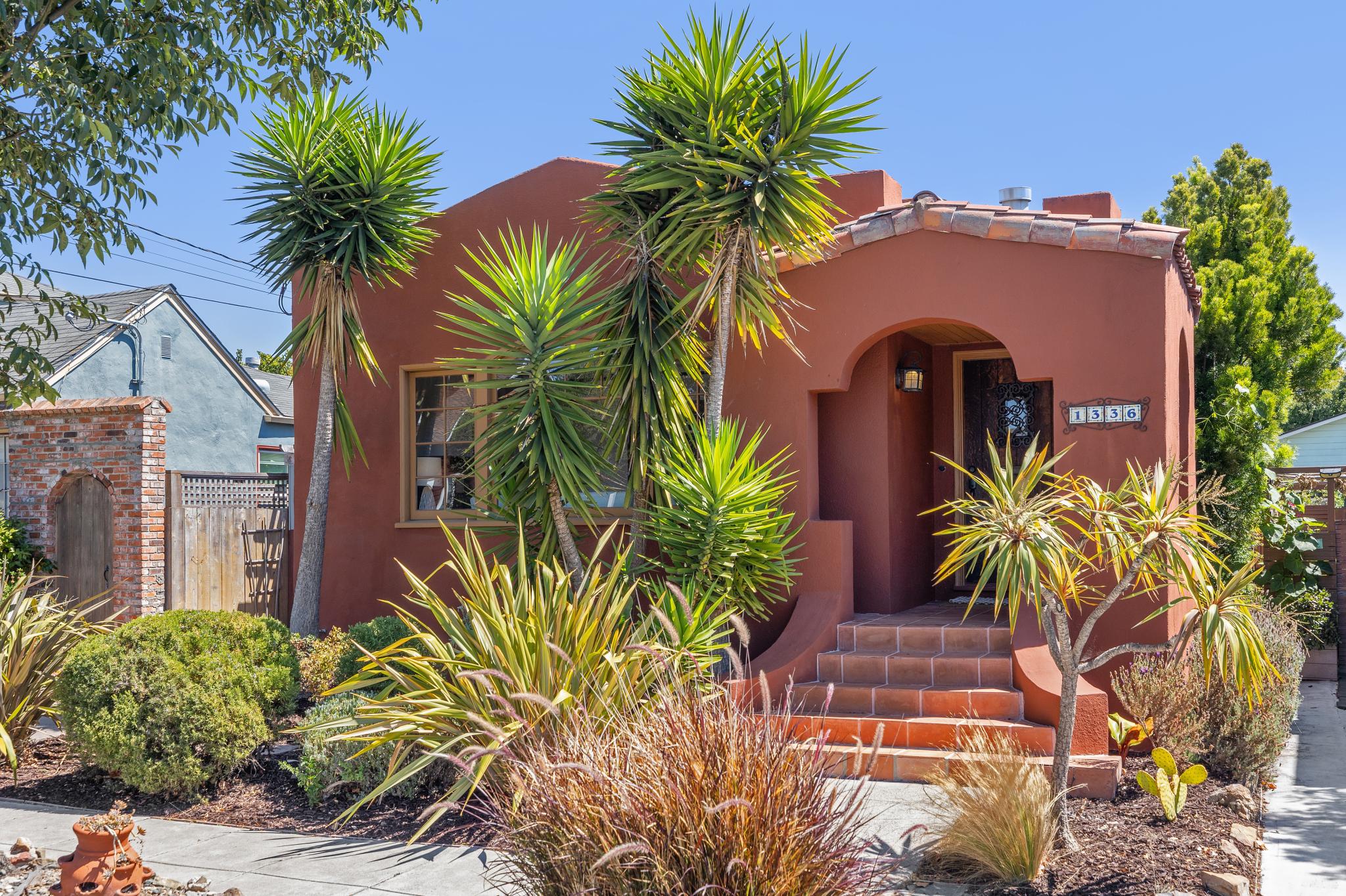 1336 Fernside Boulevard presented by Andrea Ruport