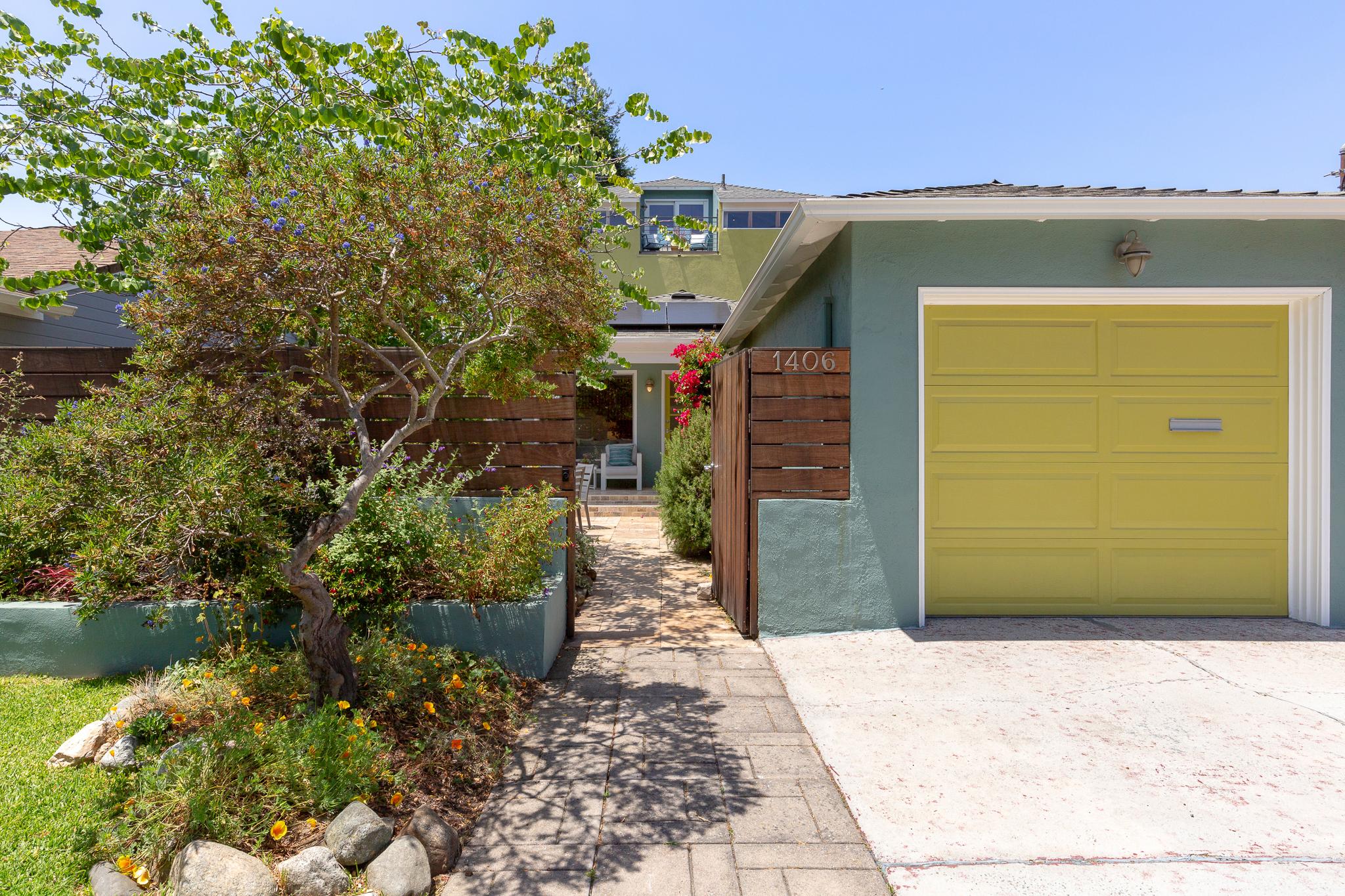 1406 Tenth Street presented by Nancy Reichert and Jack Burley