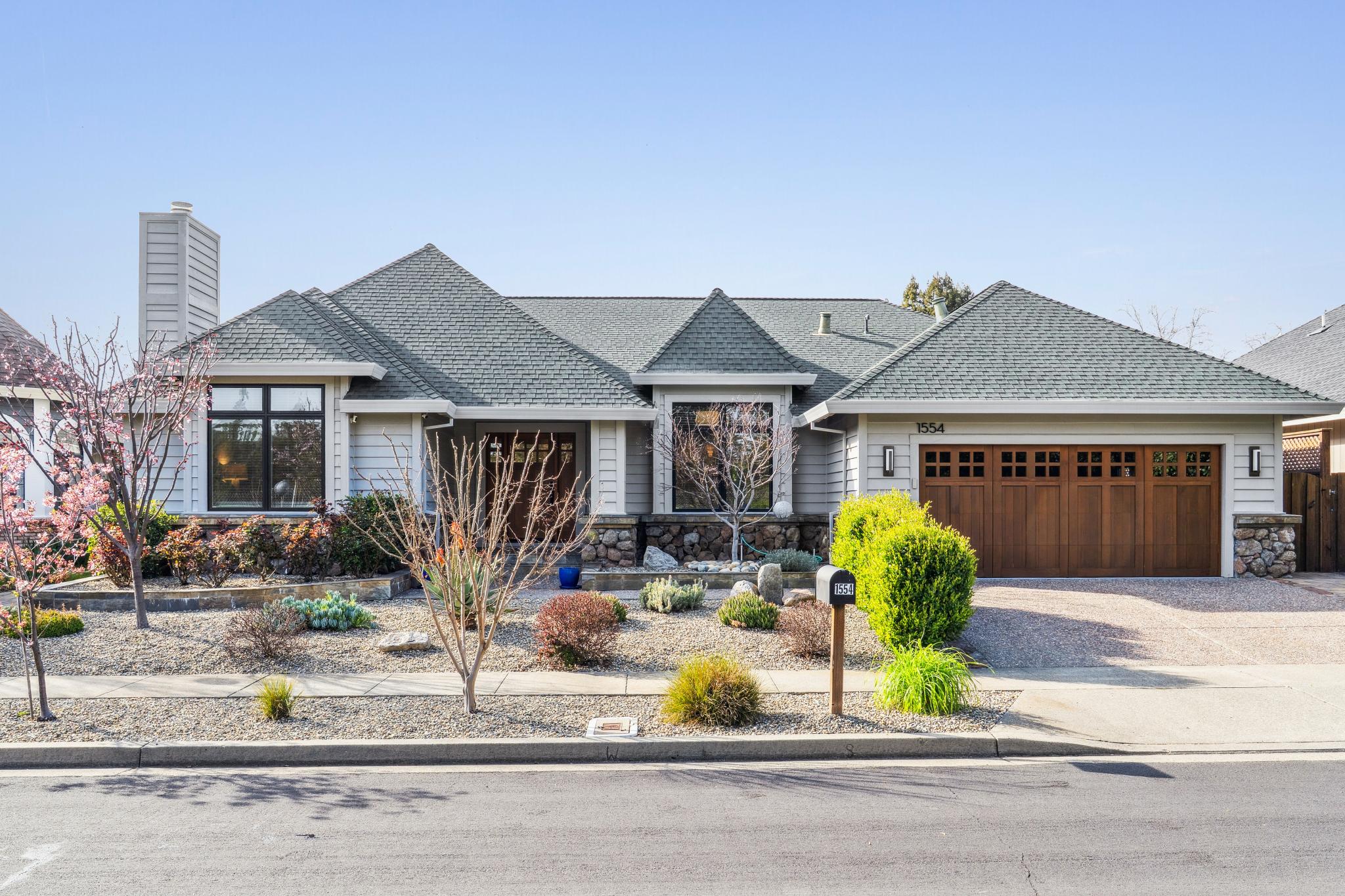 1554 Centennial Circle presented by Brian Durnian and Darlene Brissard