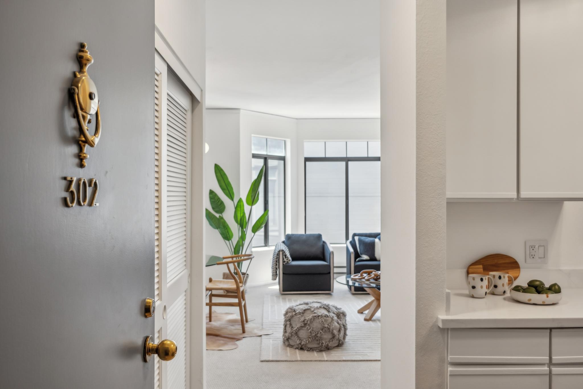 1805 Fillmore Street presented by Robert Collett