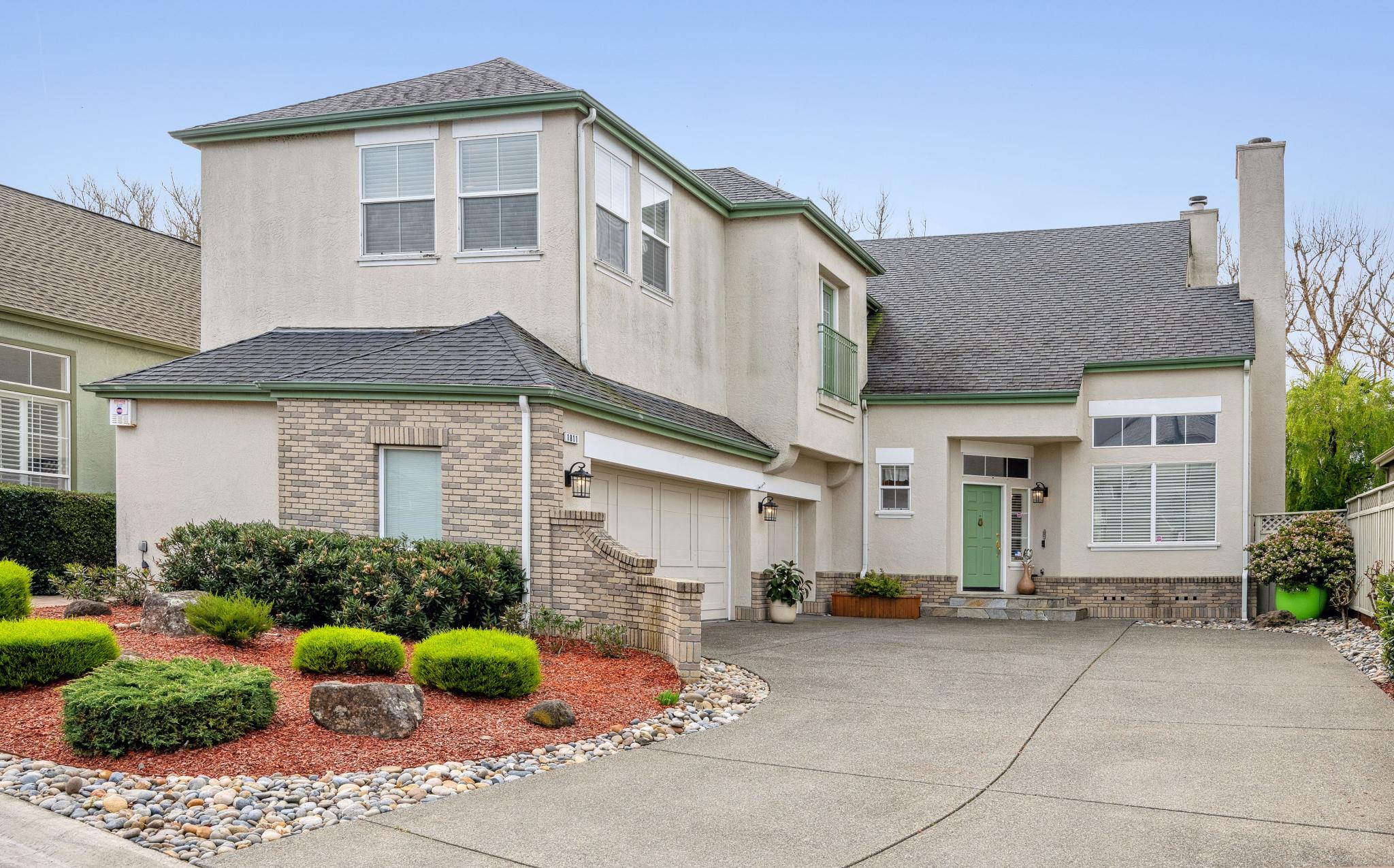 1811 Falcon Ridge Drive presented by GARY & ASHLEY BROWN