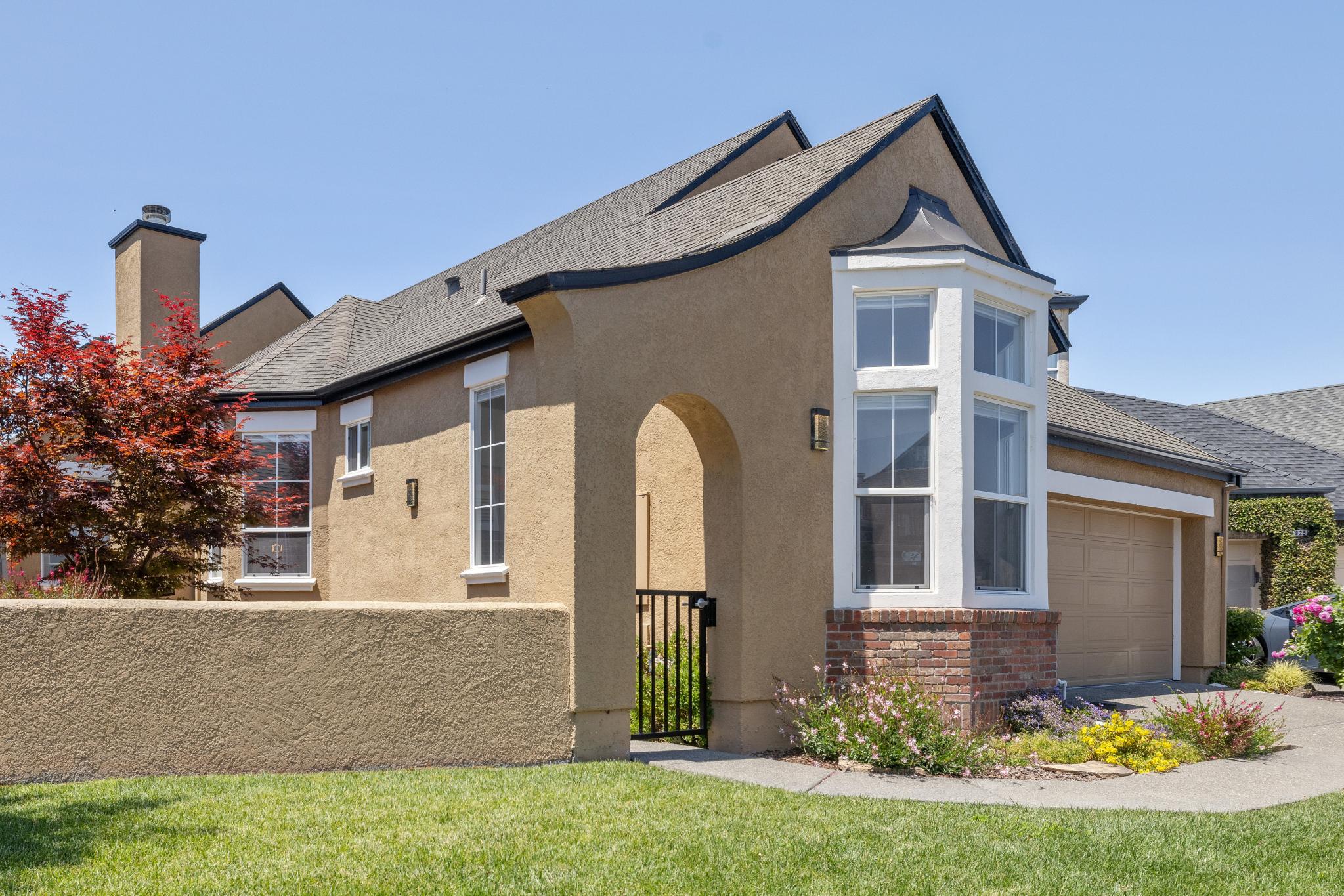 1917 Falcon Ridge Drive presented by Kristen Parrish Tamayo