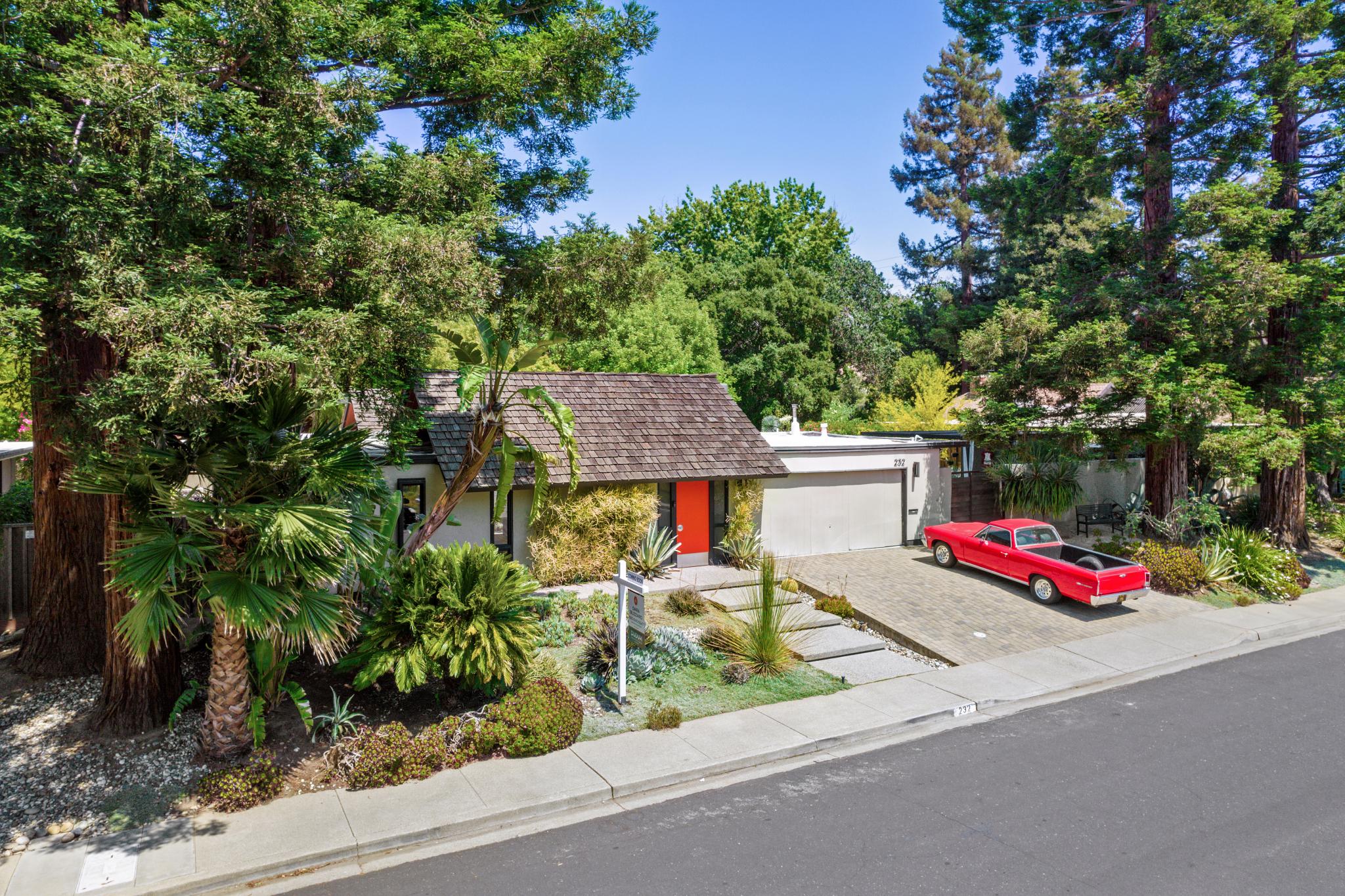 232 Clyde Drive presented by Dara Buzzard