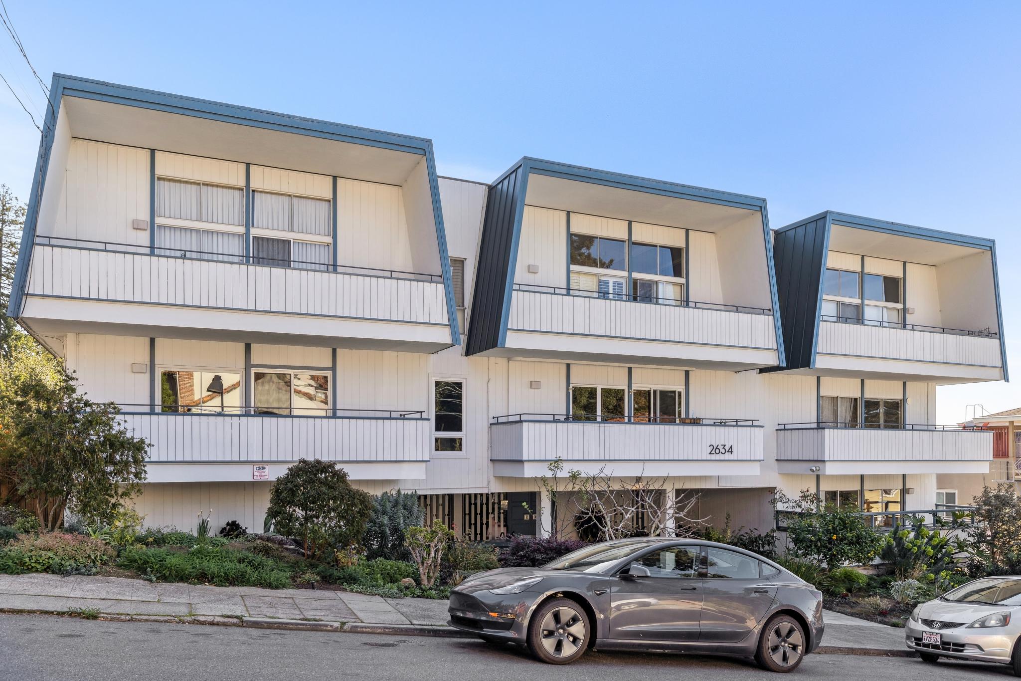 2634 Virginia Street presented by Carla Higgins