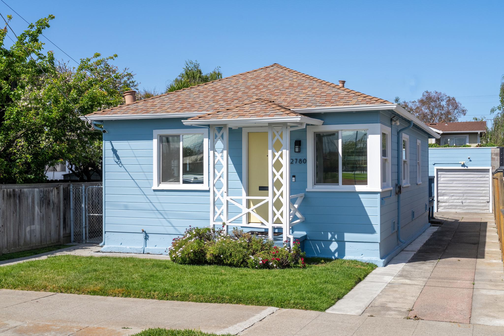 2780 Mabel Street presented by Richard Matus