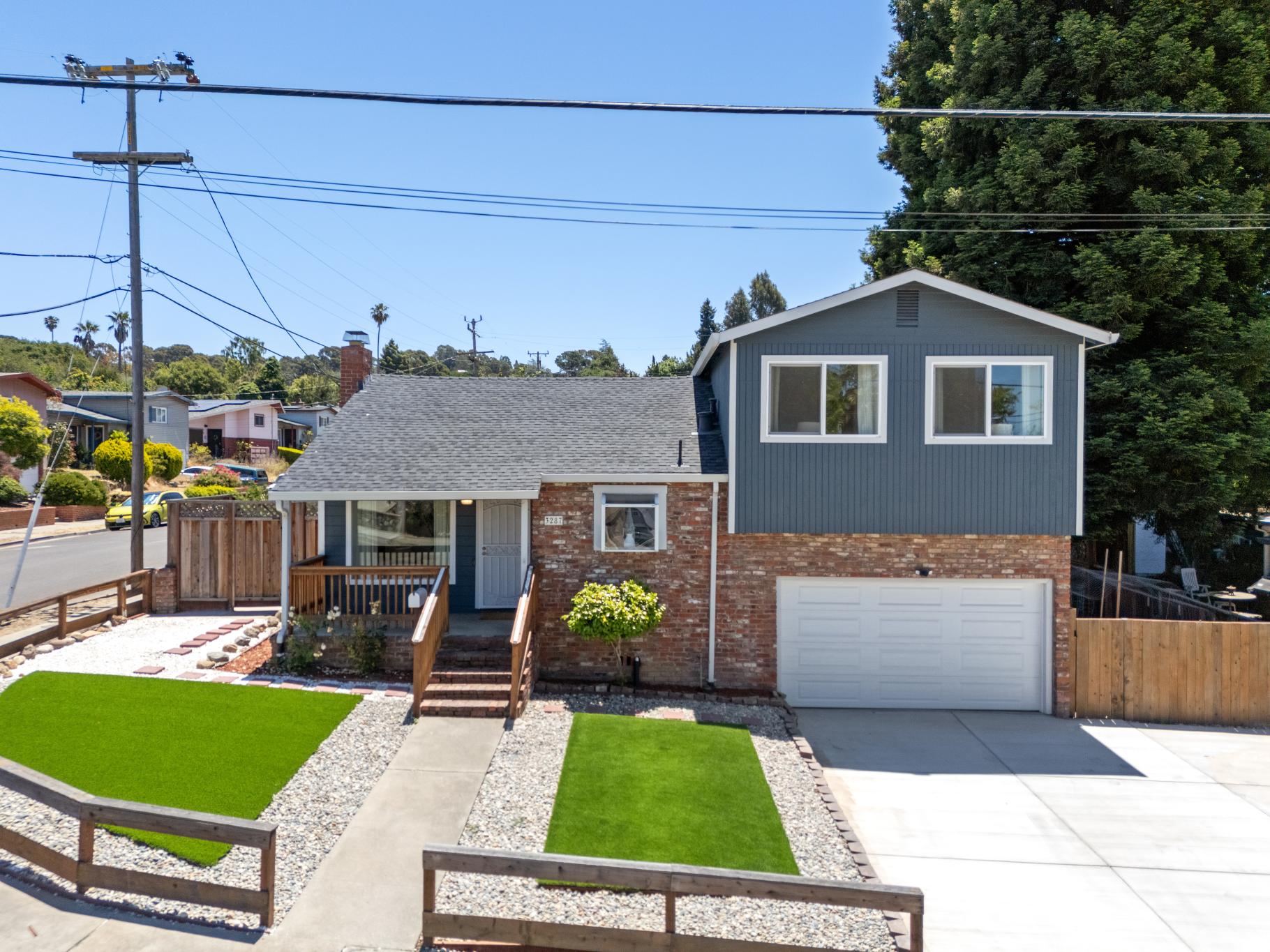 3287 Kelly Street presented by Lily Cai Do
