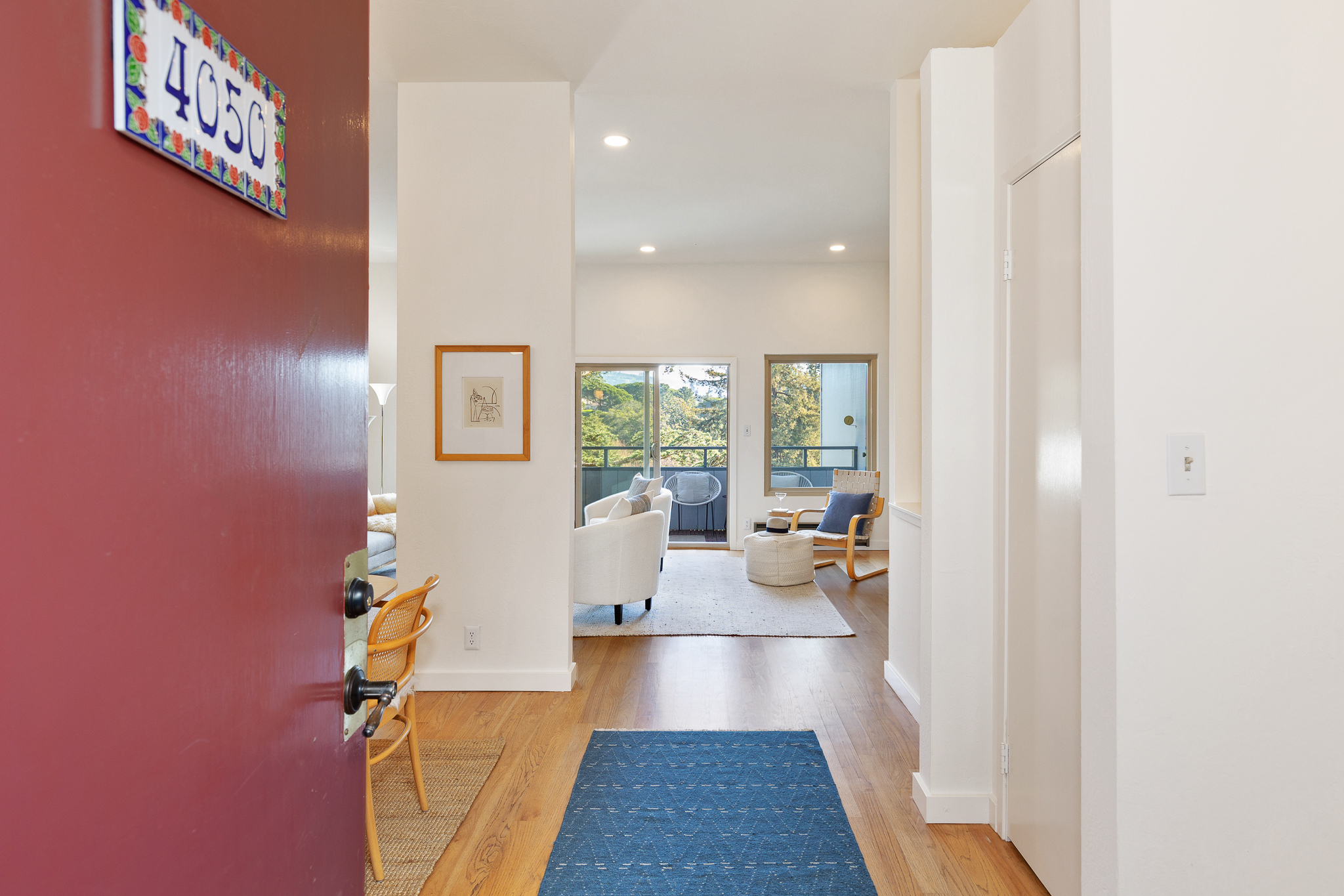 4050 Everett Avenue presented by Unhei Kang