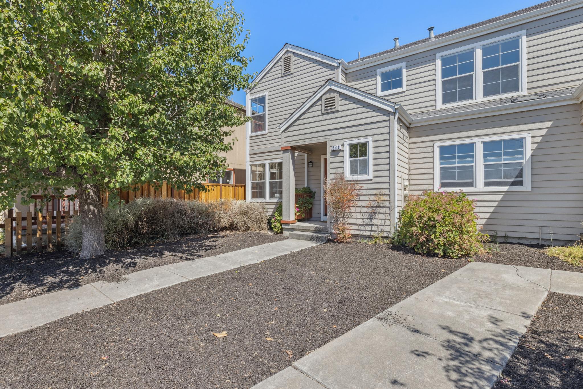 542 Horizon Way presented by Jennifer Bowes