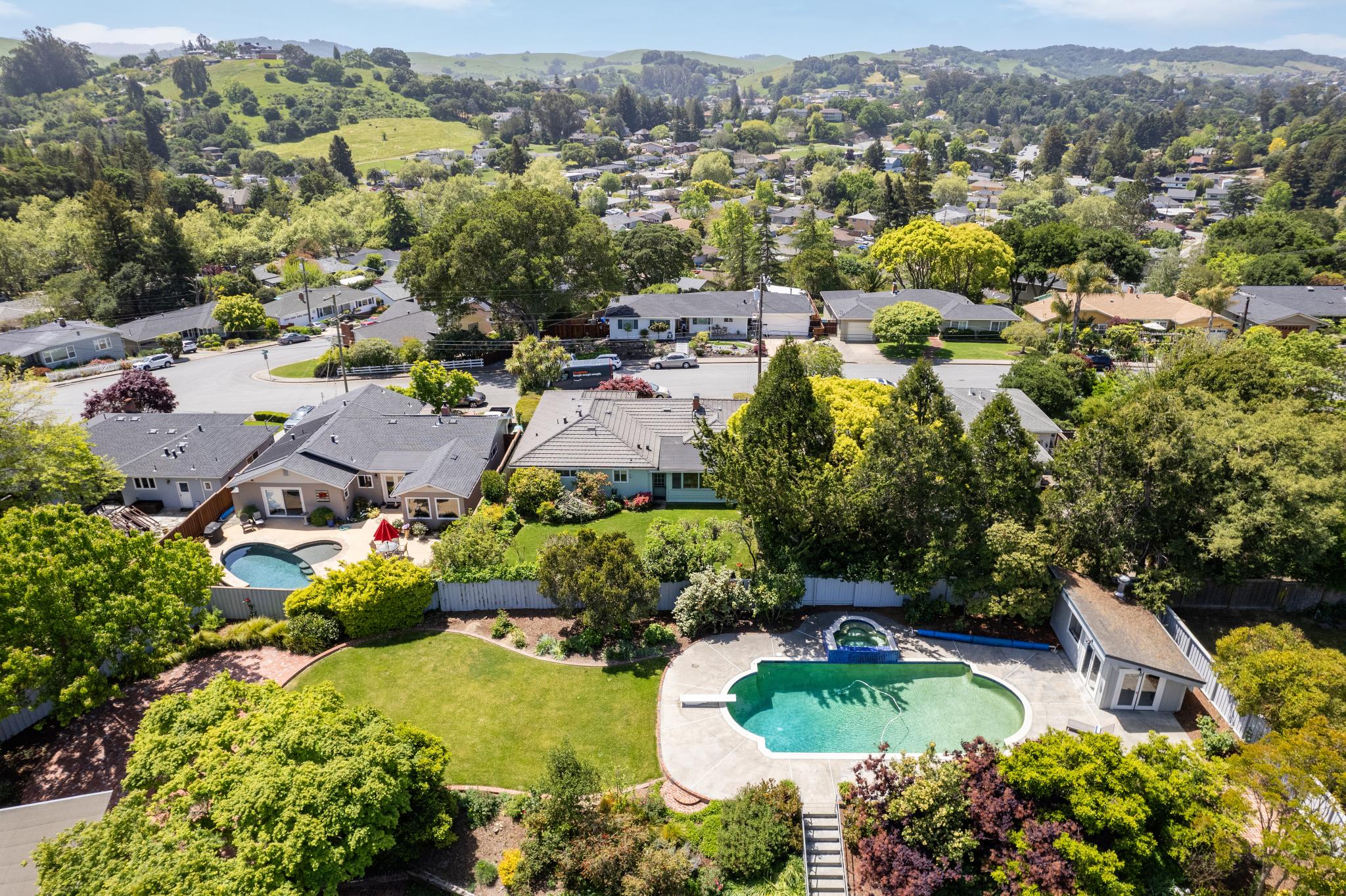 560 McNear Avenue presented by Yvette Preute