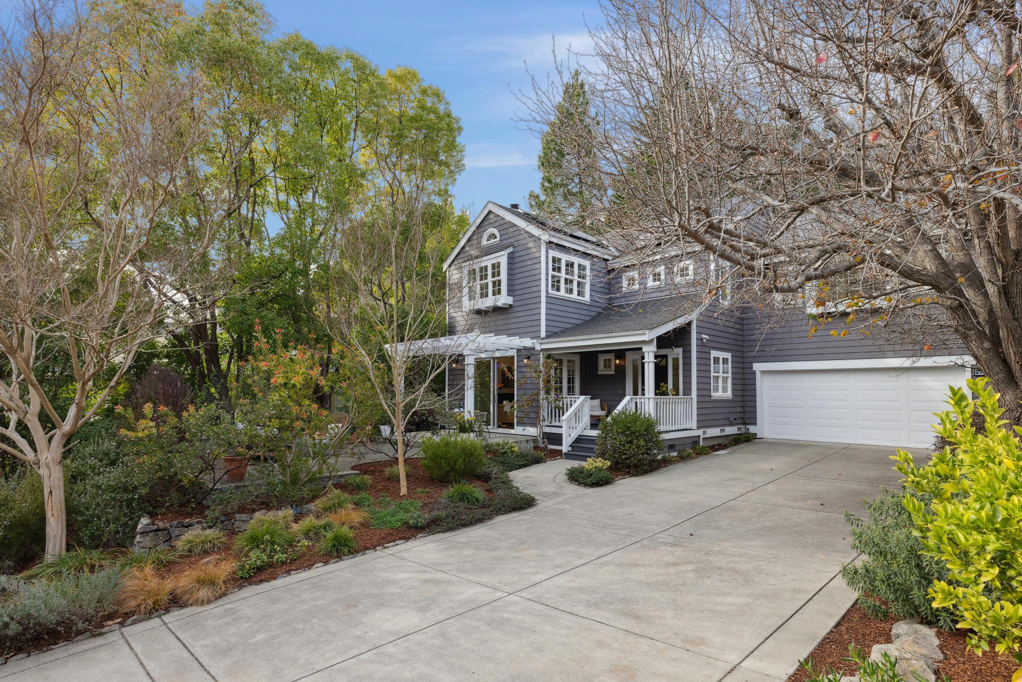 6119 Pinewood Road presented by Anna Bahnson and Stacey Isaacs