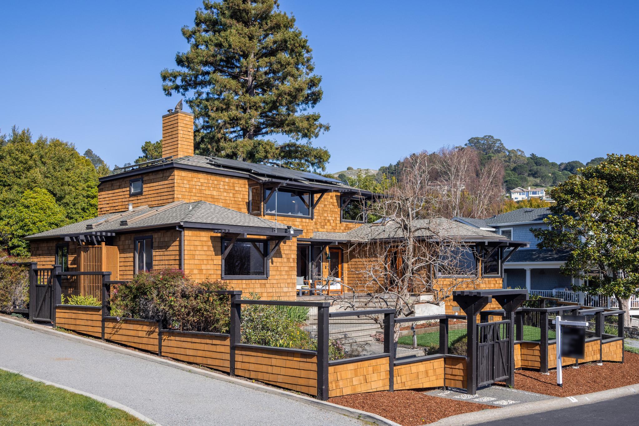 7 Palmer Court presented by Achuck & Zech