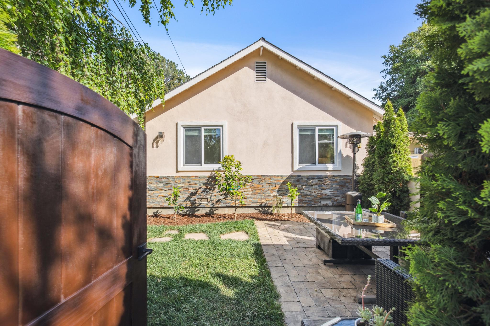 754 Homer Avenue presented by Alex Comsa