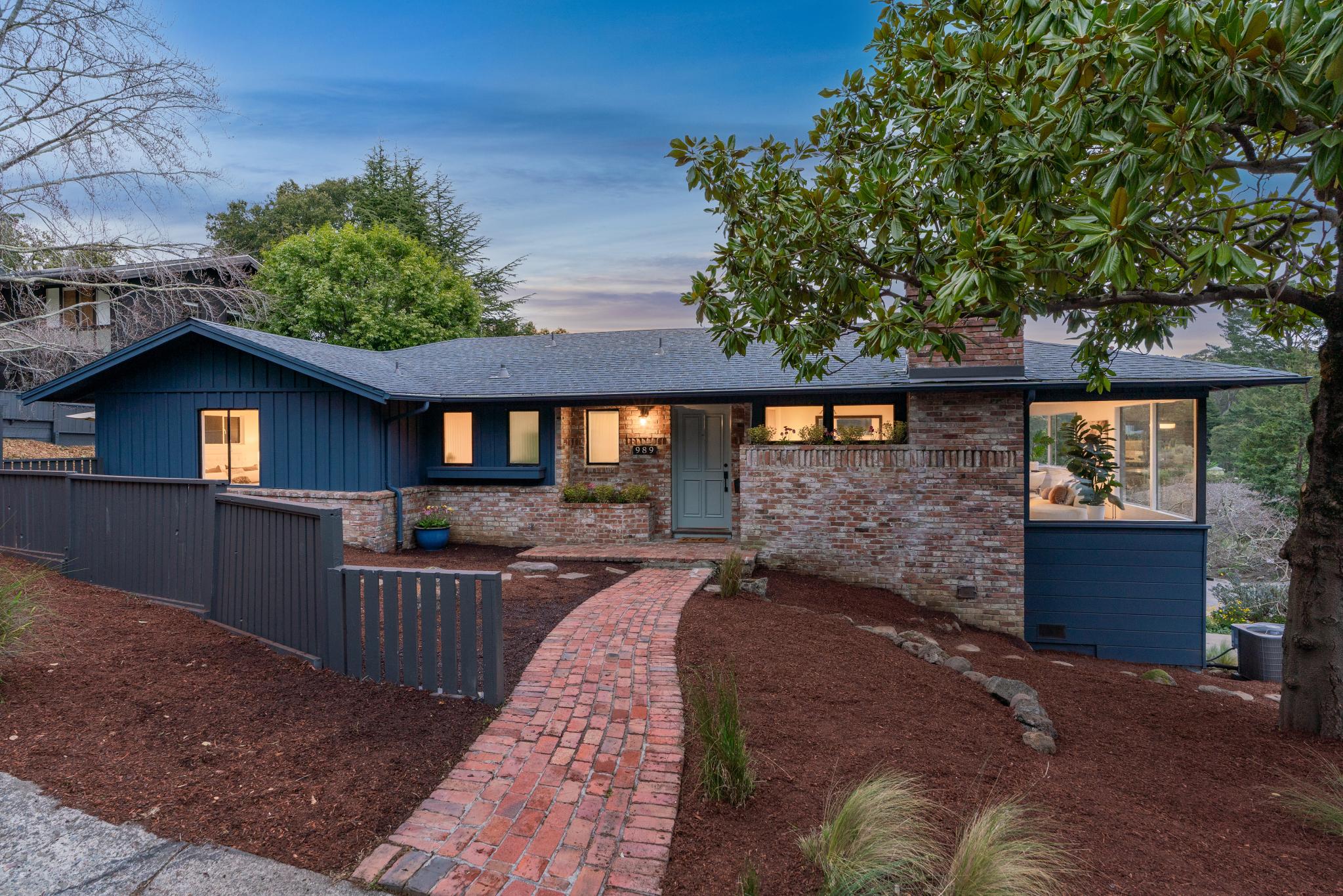 989 Overlook Road presented by Andrew Pitarre