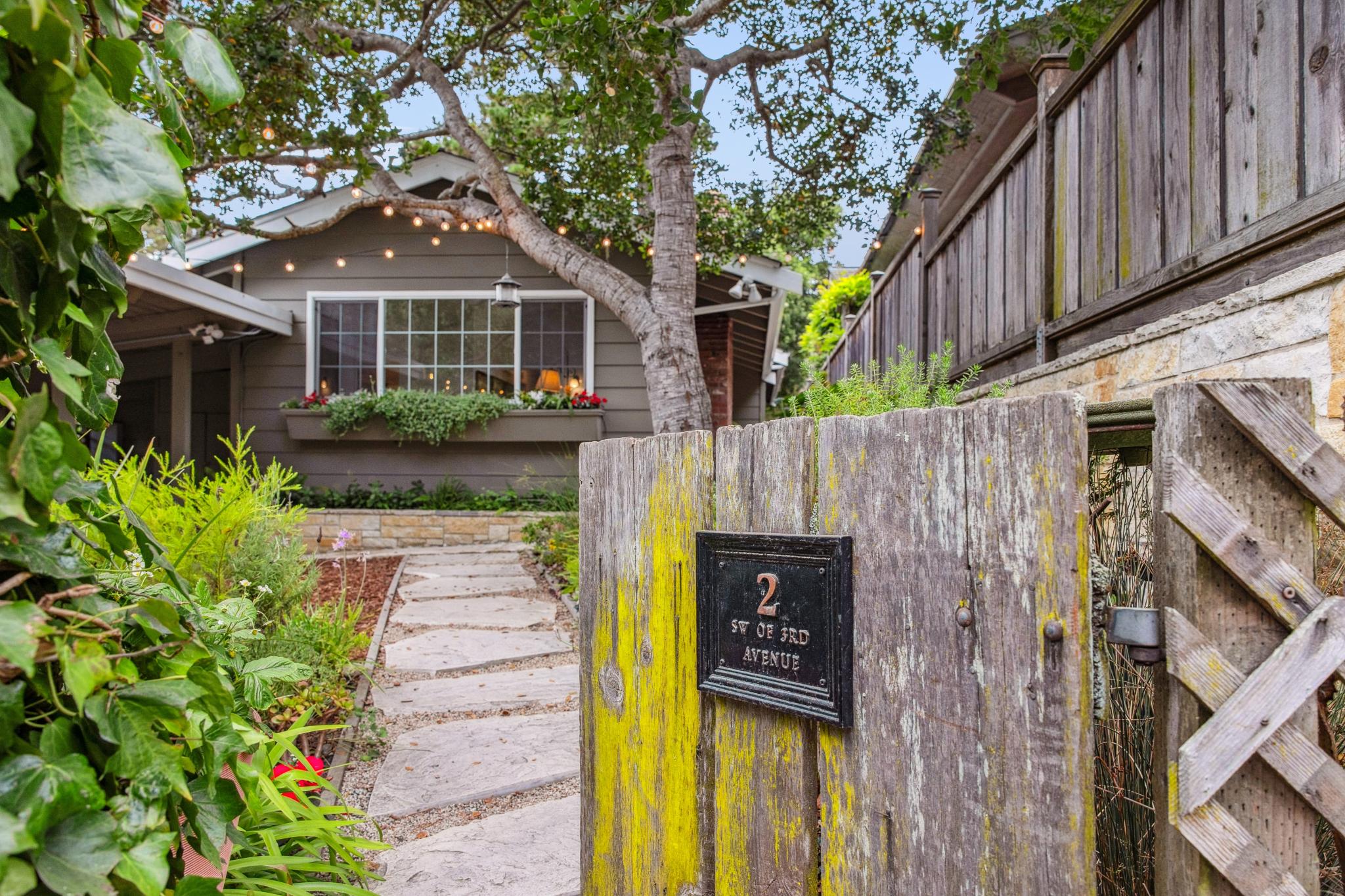 Santa Rita Street 2 SW 3rd presented by Simona Martin